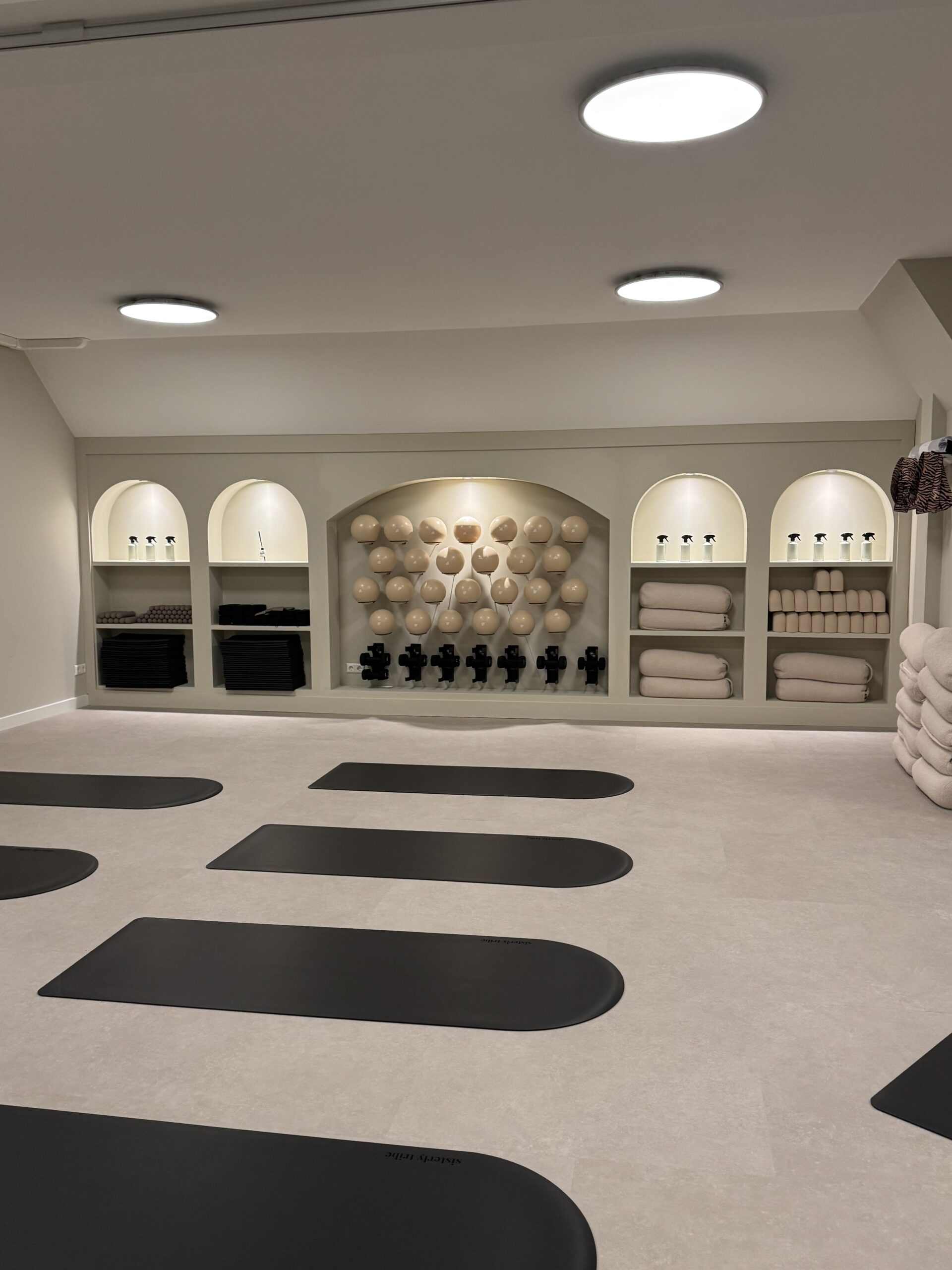 Eclair.Studio – Yoga, Barre, Daylight photography studio